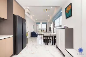 Suite Presidencial, 2 quartos, acesso ao Club Lounge, Vista para a cidade | Cozinha privada | Um frigorífico/congelador grande, um micro-ondas, um forno 