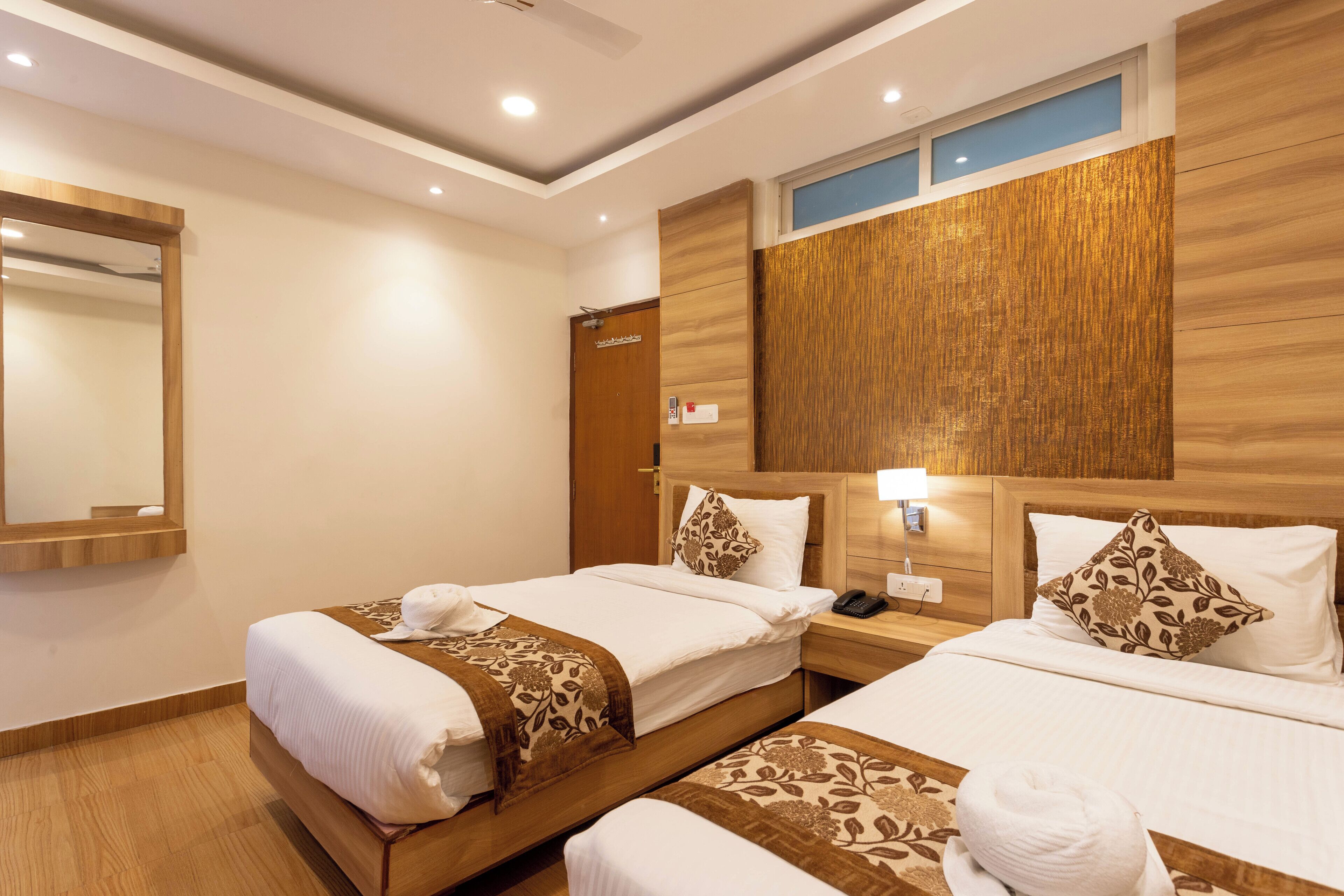 Quarto duplo luxo | Escrivaninha, espaço de trabalho para notebook, Wi-Fi de cortesia