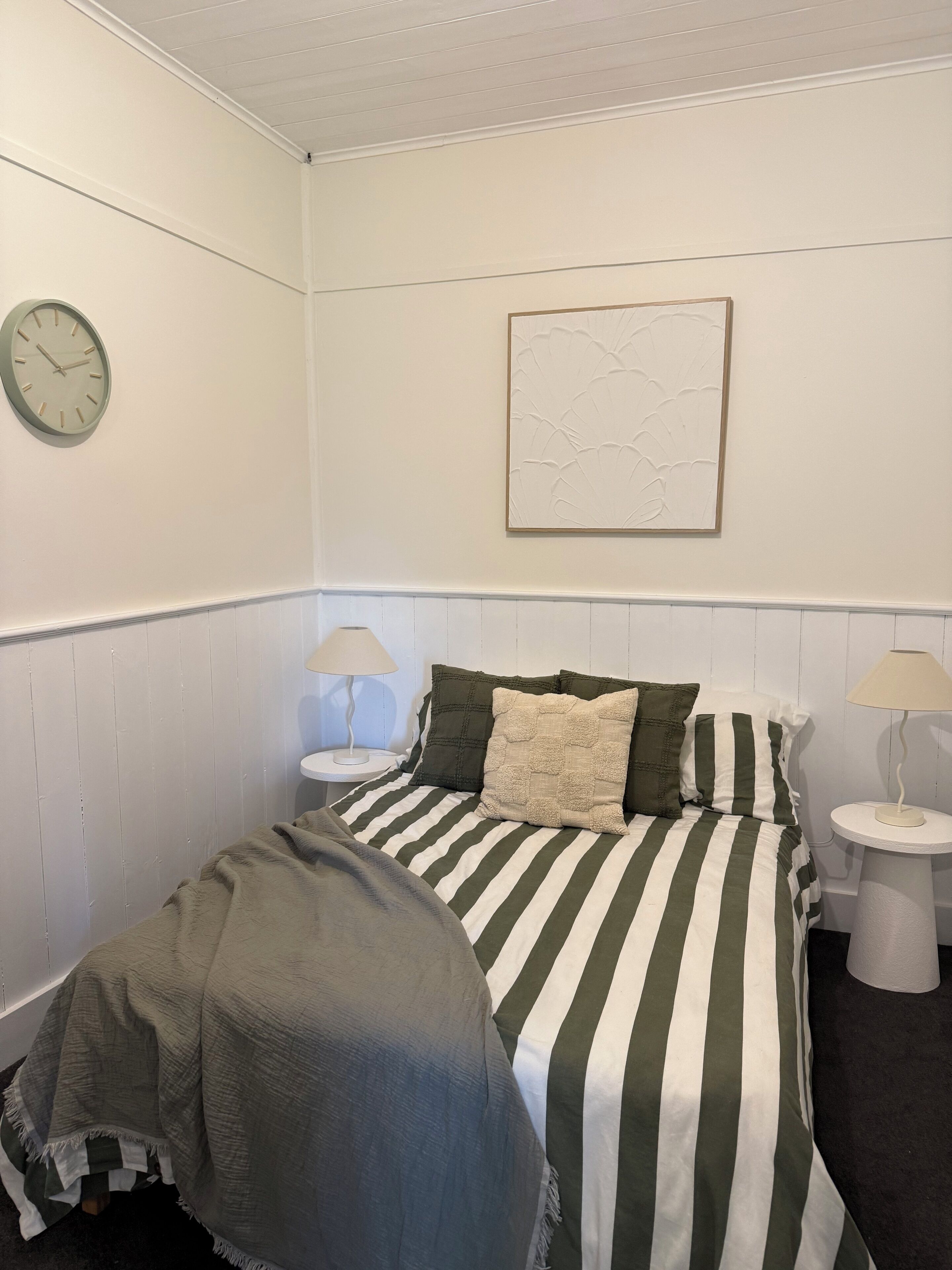 Quarto casal básico | Wi-Fi de cortesia, roupa de cama