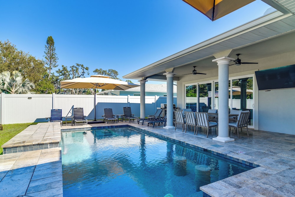 Pool Heat Included! Seminole Getaway W/ Game Room - Madeira Beach, FL