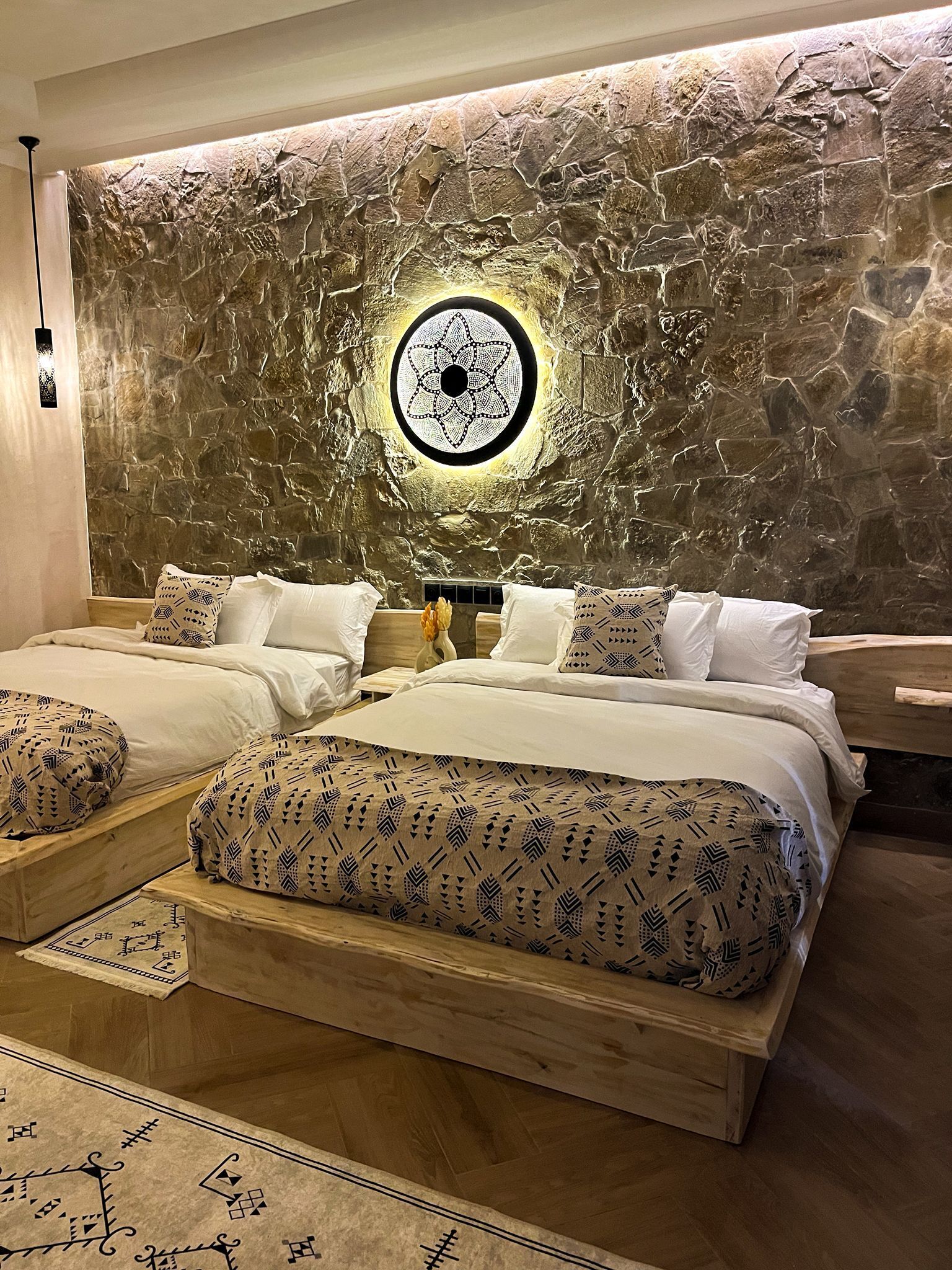 Minibar grátis, cofre no quarto, berços/camas para crianças grátis 