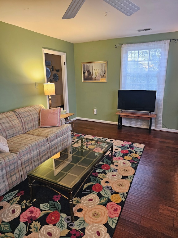 Charming Farm Cottage - Maryland