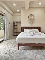 Quarto casal, sacada | Roupas de cama antialérgicas, Wi-Fi de cortesia, roupa de cama