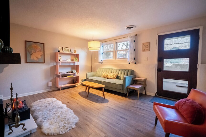 New And Comfy 1br Lawrence Suite, Cozy Vibe!!! Off Street Parking- Fast Wi-fi - Lawrence, KS