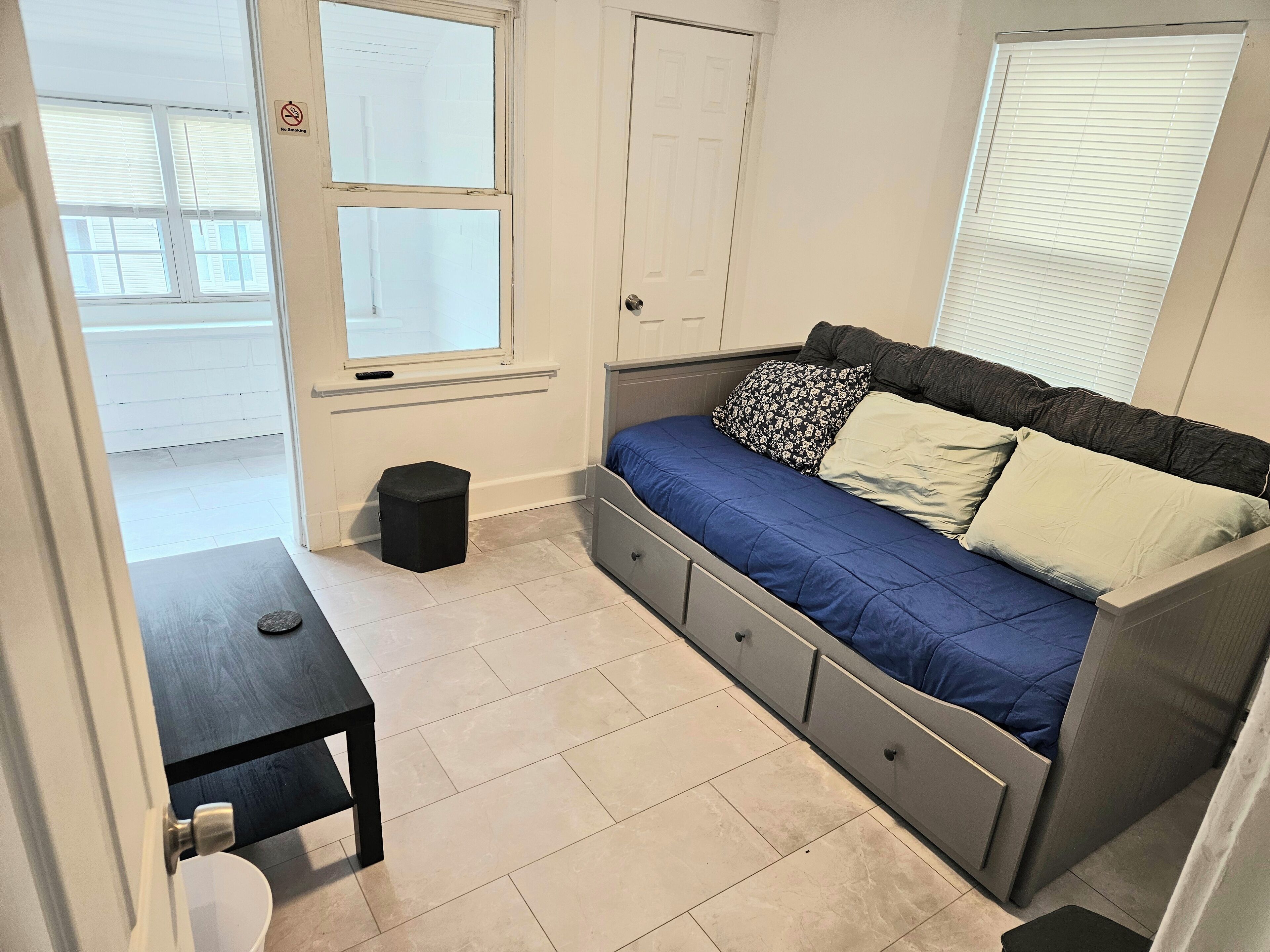 Apartment Located In Vibrant Montclair 2-blocks To Nyc Trains - Paterson, NJ