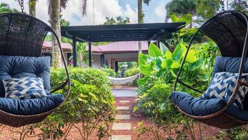 Casa família, varanda, vista para o jardim | Terraço/pátio