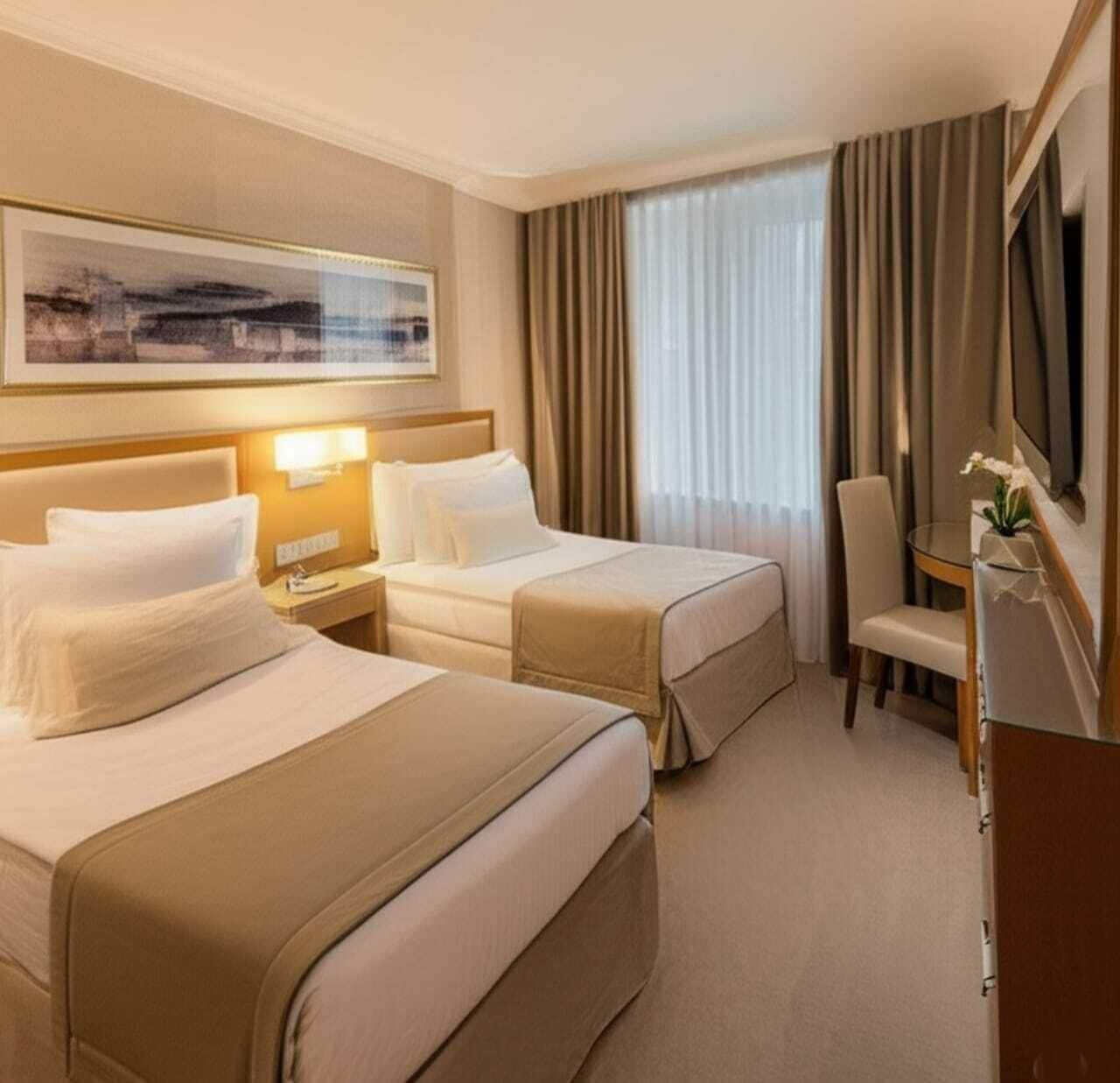 Quarto duplo | Roupas de cama premium, escrivaninha, espaço de trabalho para notebook