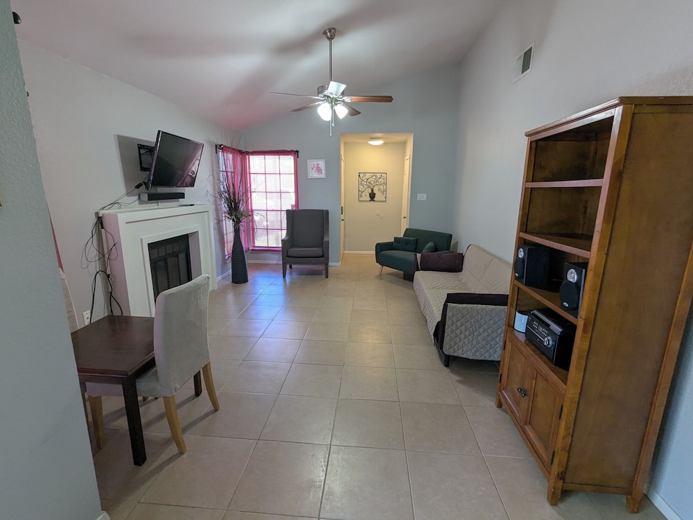 Lovely 3-bedroom house with AC in tranquil Austin neighborhood Reviews ...