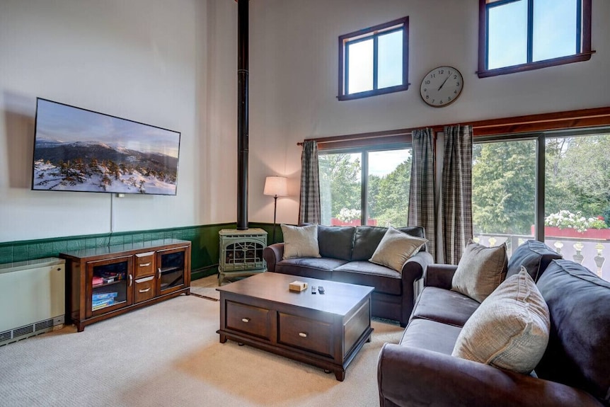 Spacious Retreat Near Storyland, Ski Mtns & Trails - Cinderella's Castle, Intervale