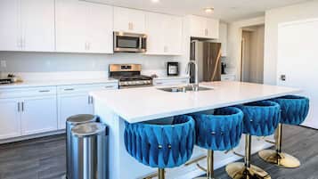 Casa (3 Bedrooms) | Refeições no quarto