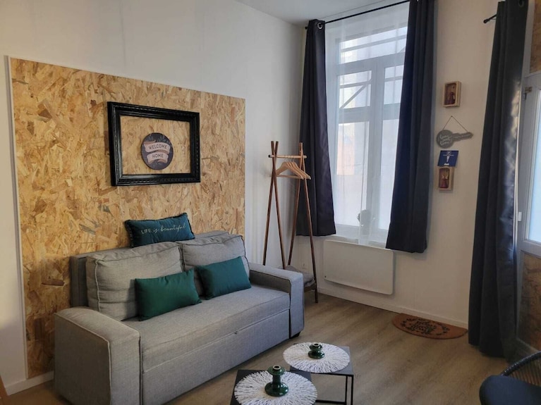 Rez De Chaussée En Plein Coeur Du Centre Ville De Calais - ibis Styles Calais Centre