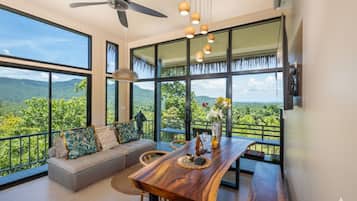 Villa Deluxe, 2 quartos, varanda, vista para a baía | Sala de estar