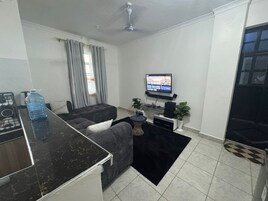 Apartamento Comfort | Sala de estar | Smart TV de 32 polegadas com canais digitais 