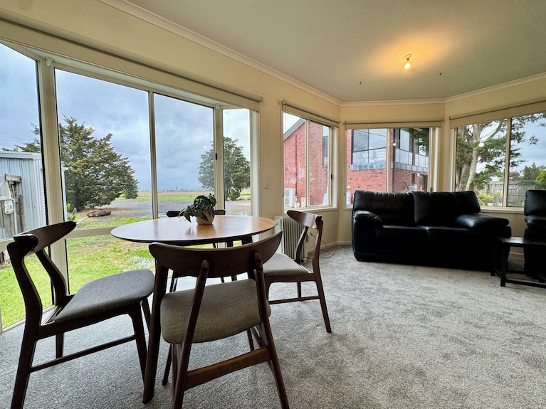 Private Farmhouse & Paddock Available.\nparking For Horse Float, Boat, Caravan. - 시티 오브 윈덤