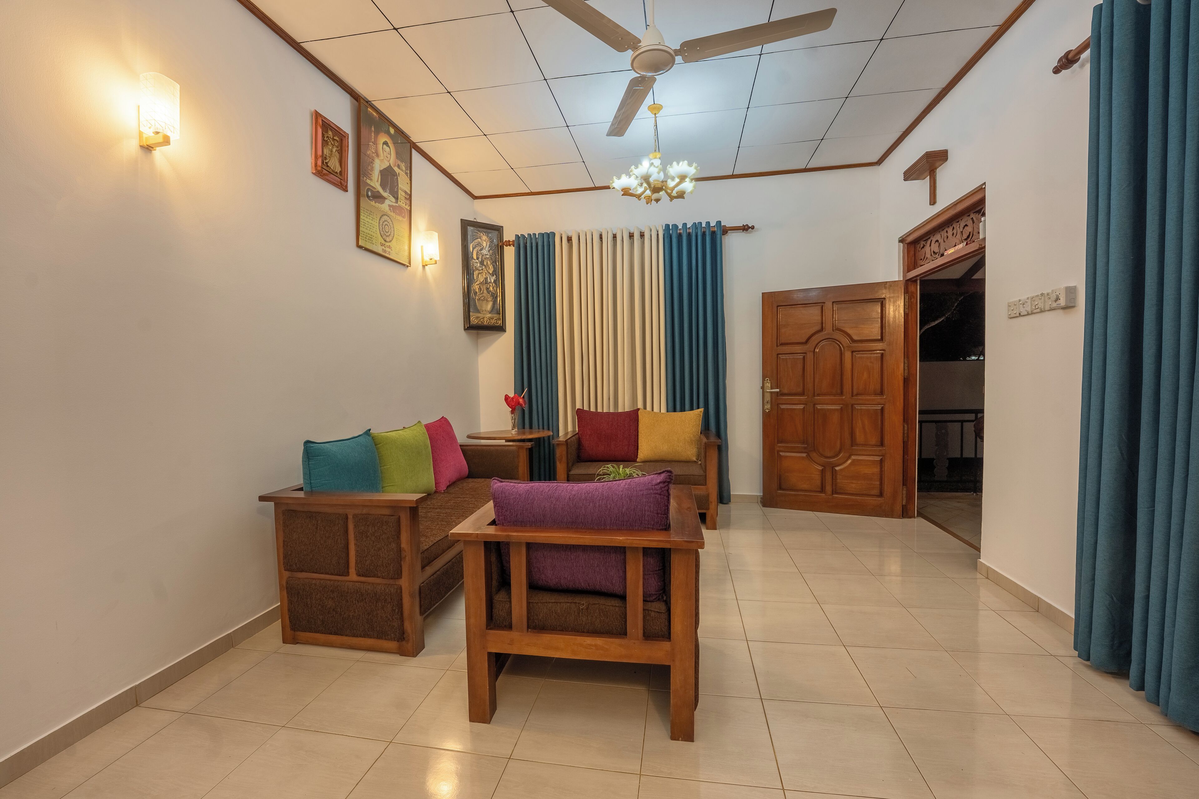 Apartamento luxo, sacada, vista para a piscina | Área de estar