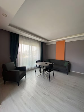 Apartamento, varanda | Sala de estar