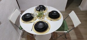 Loft, 2 quartos, acessível, varanda | Restaurantes