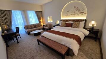 Cofre no quarto, secretária