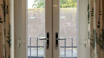 Quarto casal ou duplo luxo | Ferros/tábuas de passar roupa, Wi-Fi de cortesia