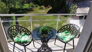 Apartamento superluxo, sacada, vista para o jardim | Vista da sacada