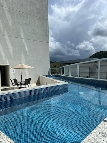 Piscina. San Diego Suites Manhuaçu