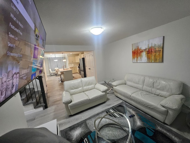 Charming 3-bedroom House In Harbour Landing, Regina - Regina