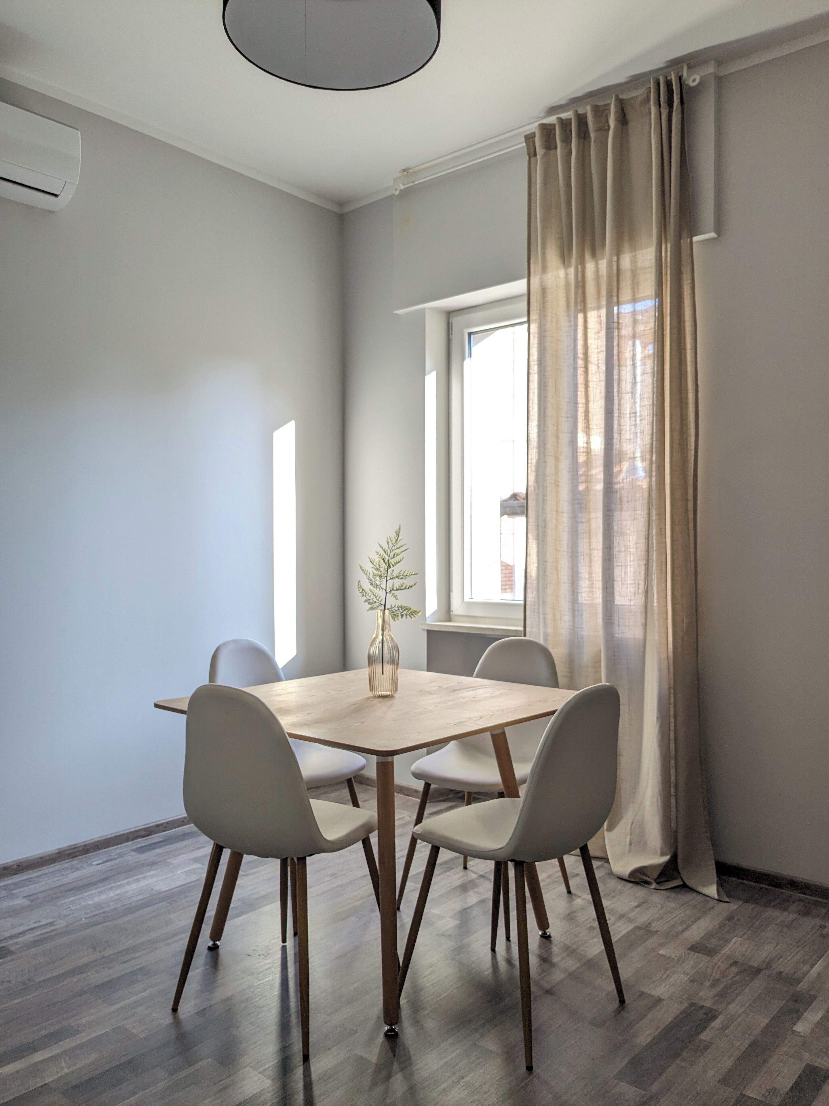 Apartamento Clássico em Condomínio Fechado, Vista para a cidade | Sala de estar