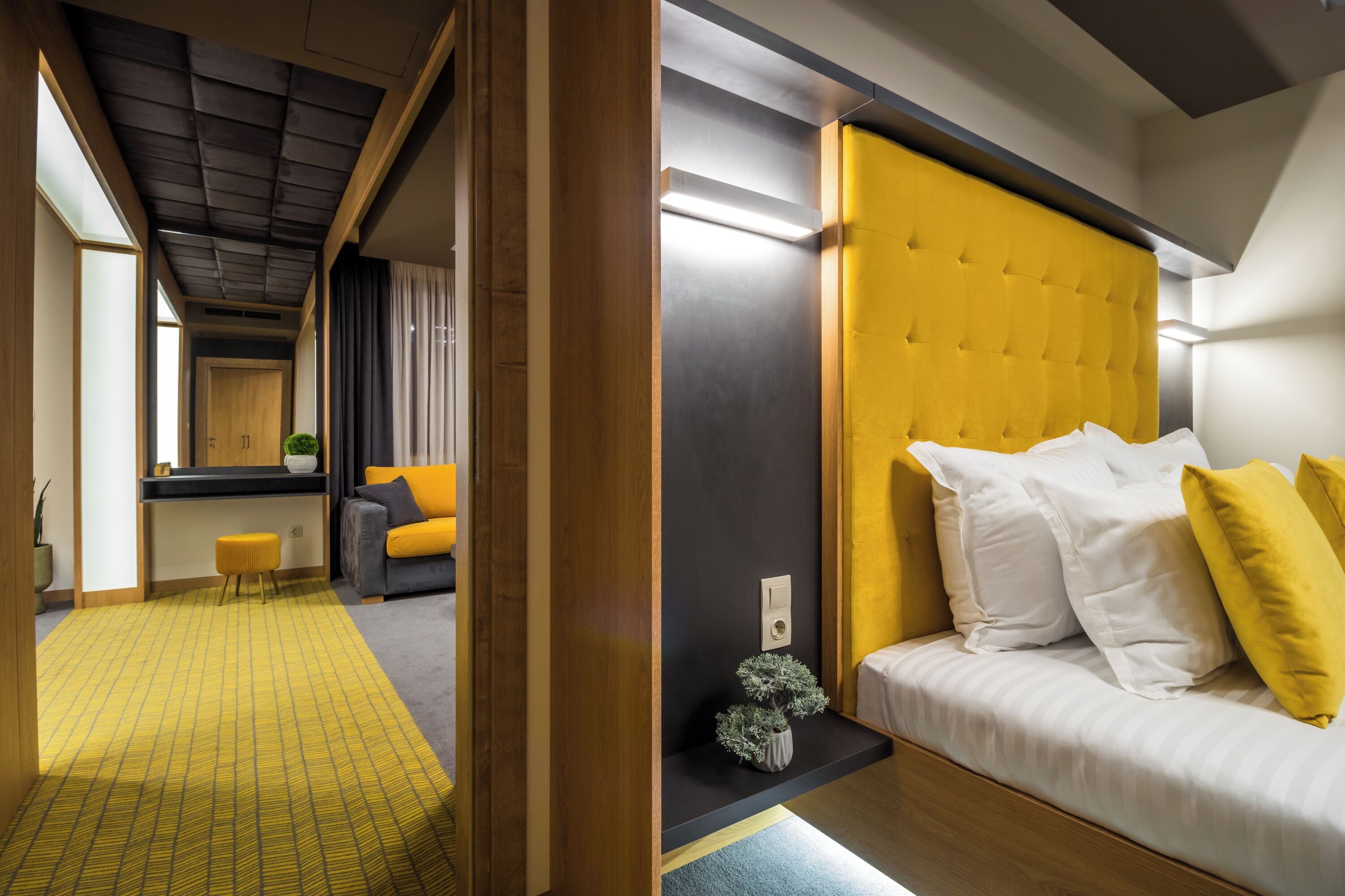 Apartamento, varanda, vista para a montanha | Cofre no quarto, secretária 