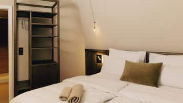 Old Town Hall View | Cofres nos quartos, escrivaninha, espaço de trabalho para notebook