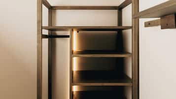 Cozy City Room | Cofre no quarto, secretária