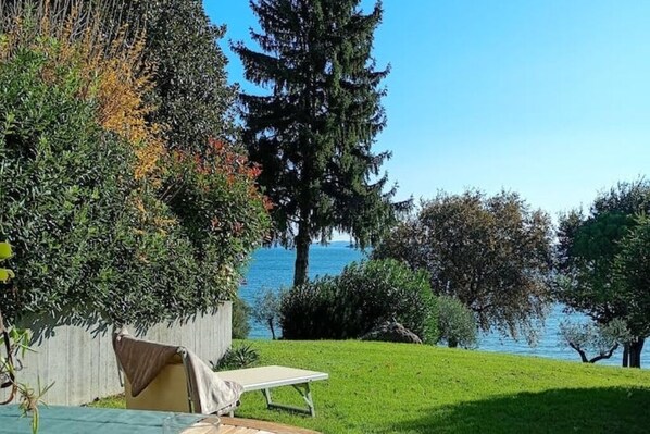 The Pomegranate Apartment - Relaxation and Nature on the Lake Reviews ...