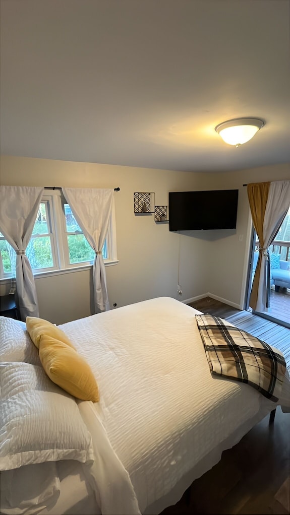 The Resorts World Retreat Spacious 4-bedroom House In Beautiful Monticello - Monticello, NY