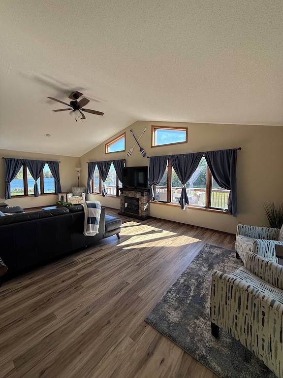 3-bedroom Home On A Private Peninsula On Schmidt Lake In Buffalo. - Buffalo, MN