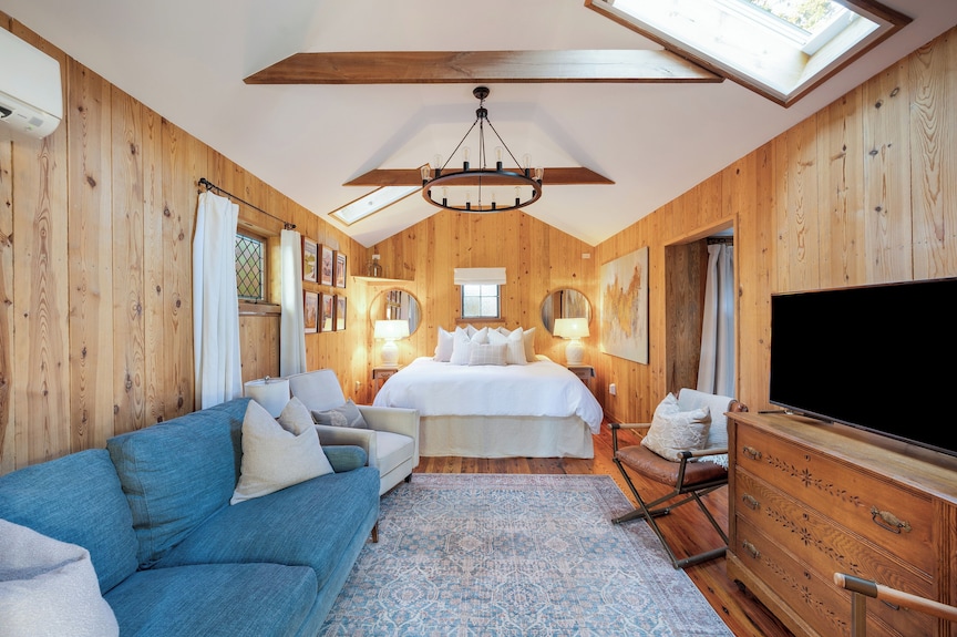 Craftsman Cabin Retreat I Saltwater Hot Tub & Natural Beauty! - Virginia