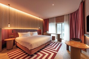 Quarto grand, 1 cama King, sacada (Stalls) | Roupas de cama premium, frigobar, cofres nos quartos, escrivaninha