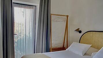 Secretária, secretária adequada para computadores portáteis