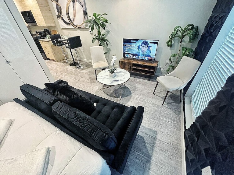 Stylish Inkstone Studio Near Des Moines Attractions - Ankeny, IA