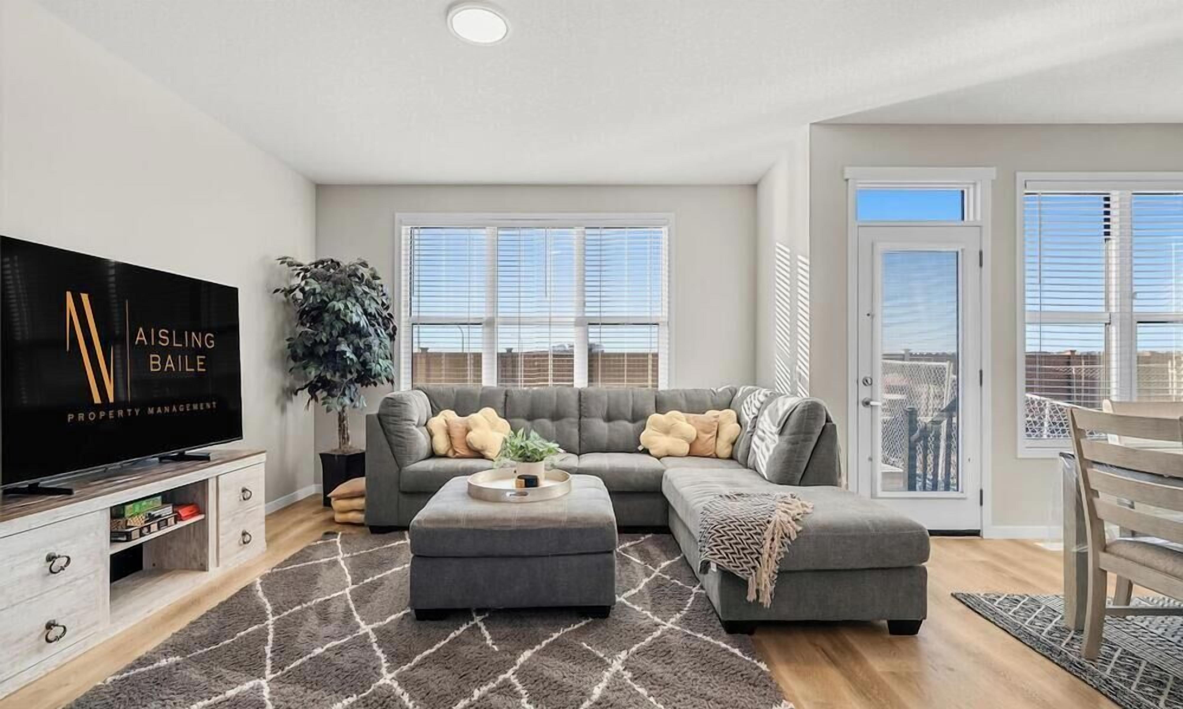 The Atrium | 2500 Sqft | 2 Suites | Pet Friendly - Calgary