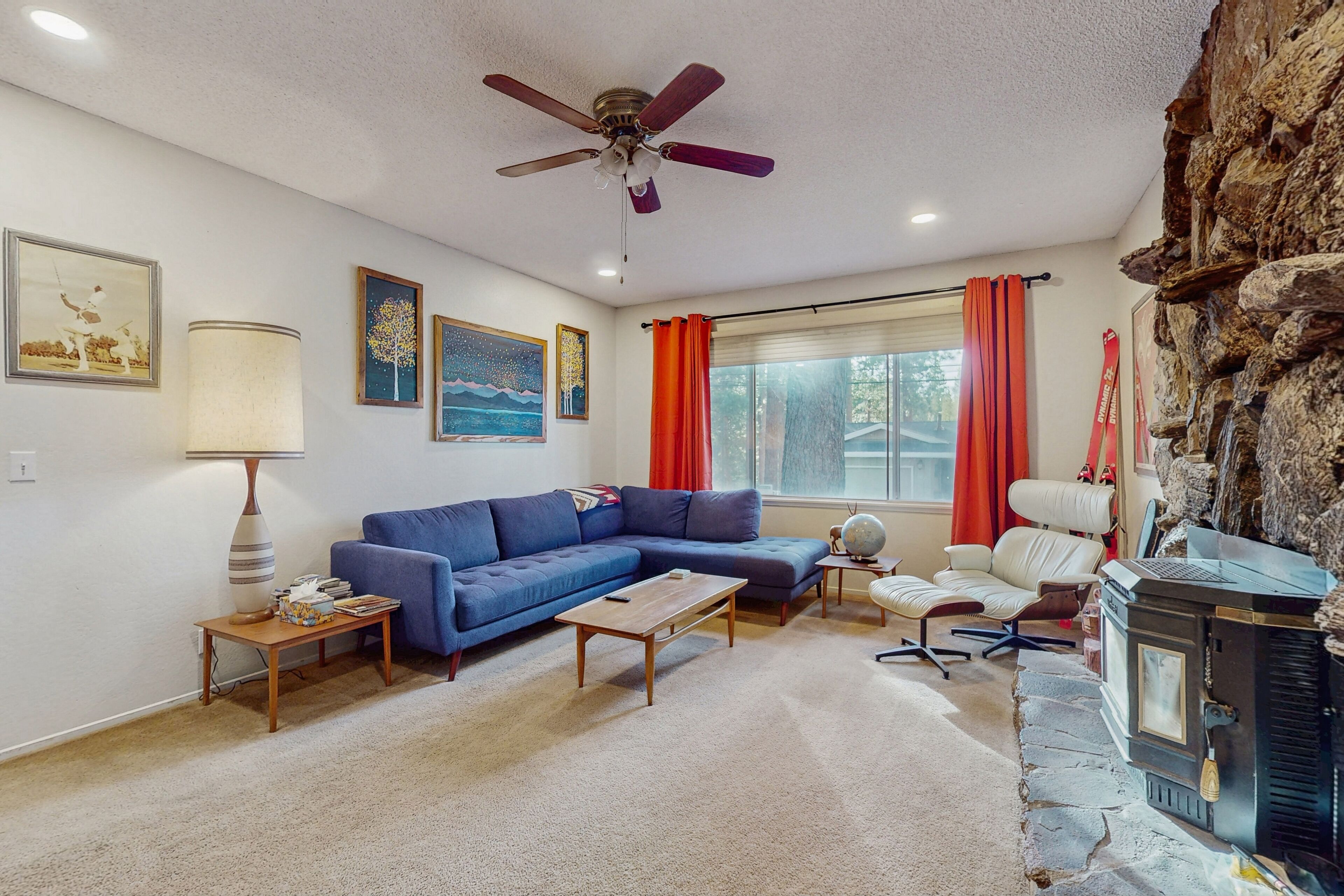 Retro-modern Tahoe Retreat With Vinyl Record Player, Grill, Deck, Fooseball - South Lake Tahoe, CA