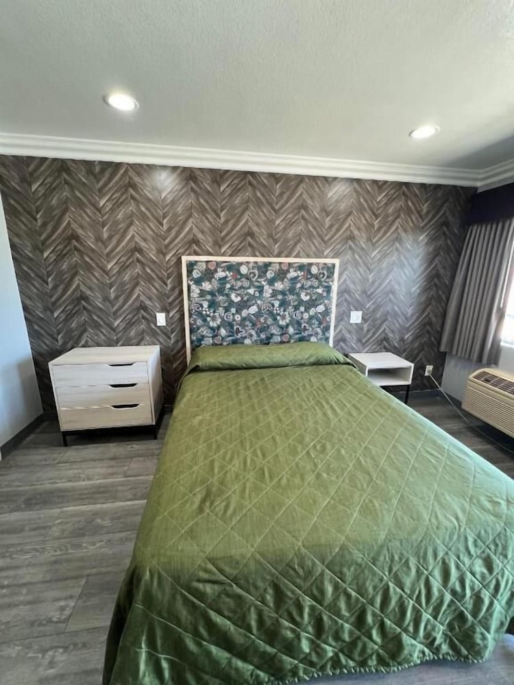 Harbor Inn - Carson, CA