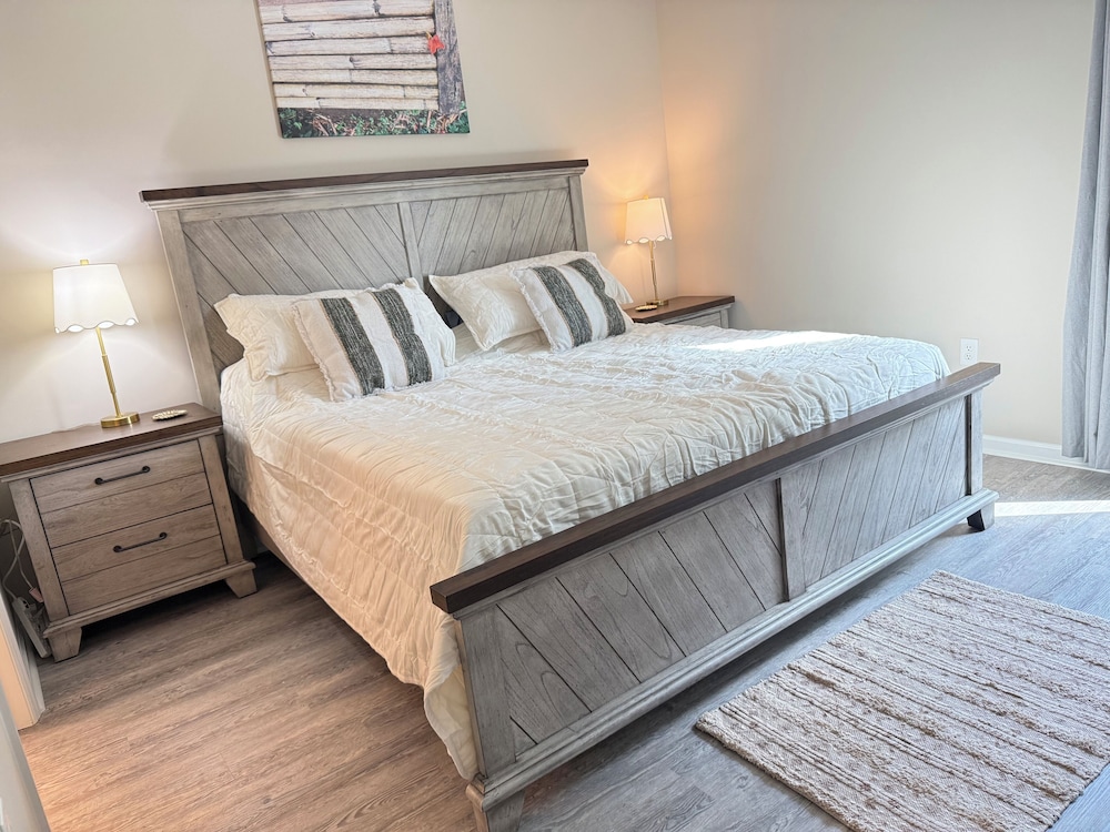 2B Gorgeous 2-bedroom new apartment in lively Huntsville Reviews, Deals ...