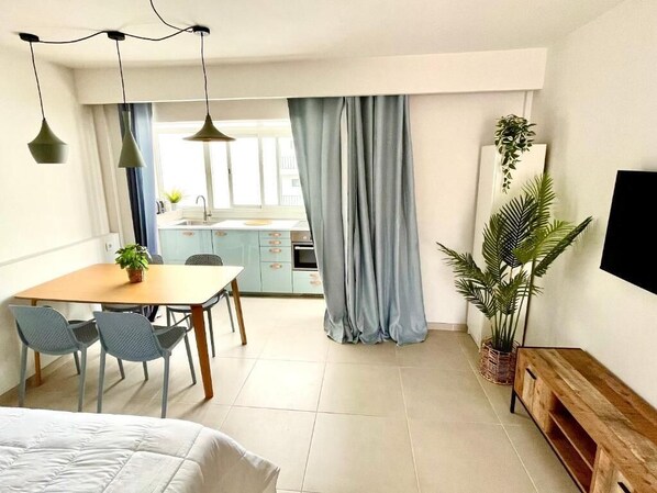 Casa del Mar Lux, apartment, 4km from airport, ideal base for touring ...