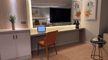 Quarto Superior | Cofre com capacidade para portátil, cortinas/cortinados opacos