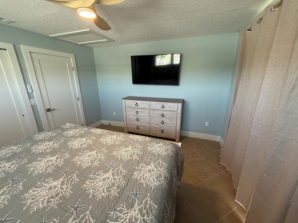 Updated LGI Condo! Includes Pool, Ferry, Golf Cart and Beach Access ...