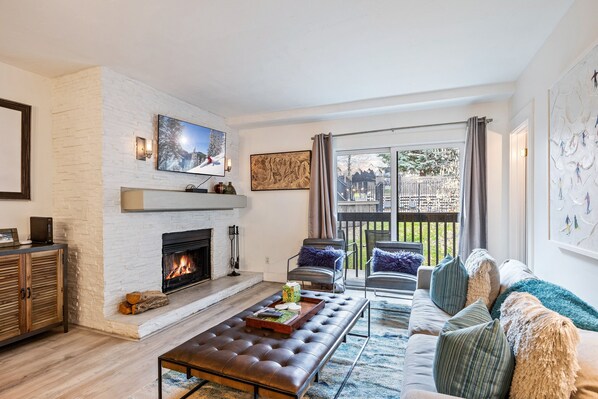 Unbeatable Location: Sleeps 6, 1 min walk to Ski & Bike Access, Shared ...