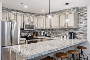 Unbeatable Location: Sleeps 6, 1 min walk to Ski & Bike Access, Shared ...