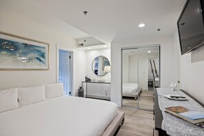 Unbeatable Location: Sleeps 6, 1 min walk to Ski & Bike Access, Shared ...