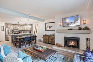 Unbeatable Location: Sleeps 6, 1 min walk to Ski & Bike Access, Shared ...