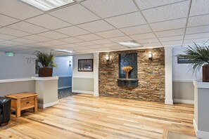 Unbeatable Location: Sleeps 6, 1 min walk to Ski & Bike Access, Shared ...