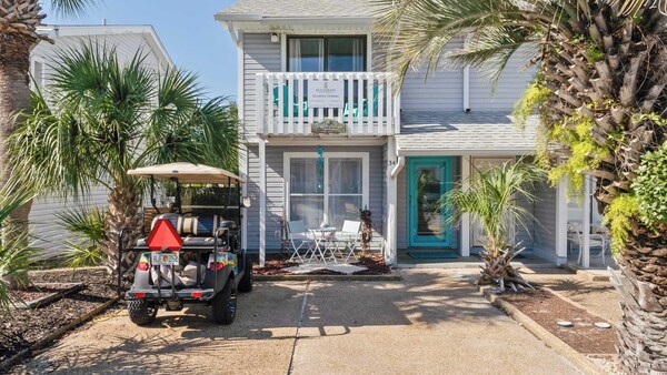 Golf Cart Included! Bright Coastal Home Near Panama City Beach & Local Dining Sunshine Chateau By Avantstay - Panama City Beach, FL